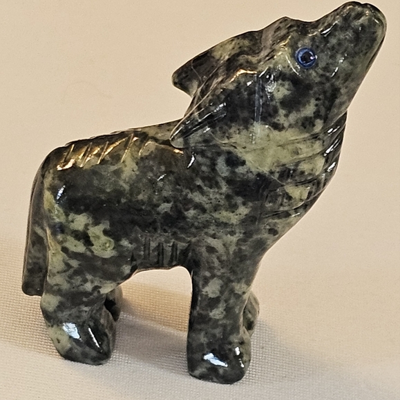 crystal | Other | Serpentine Crystal Wolf Carving | Poshmark